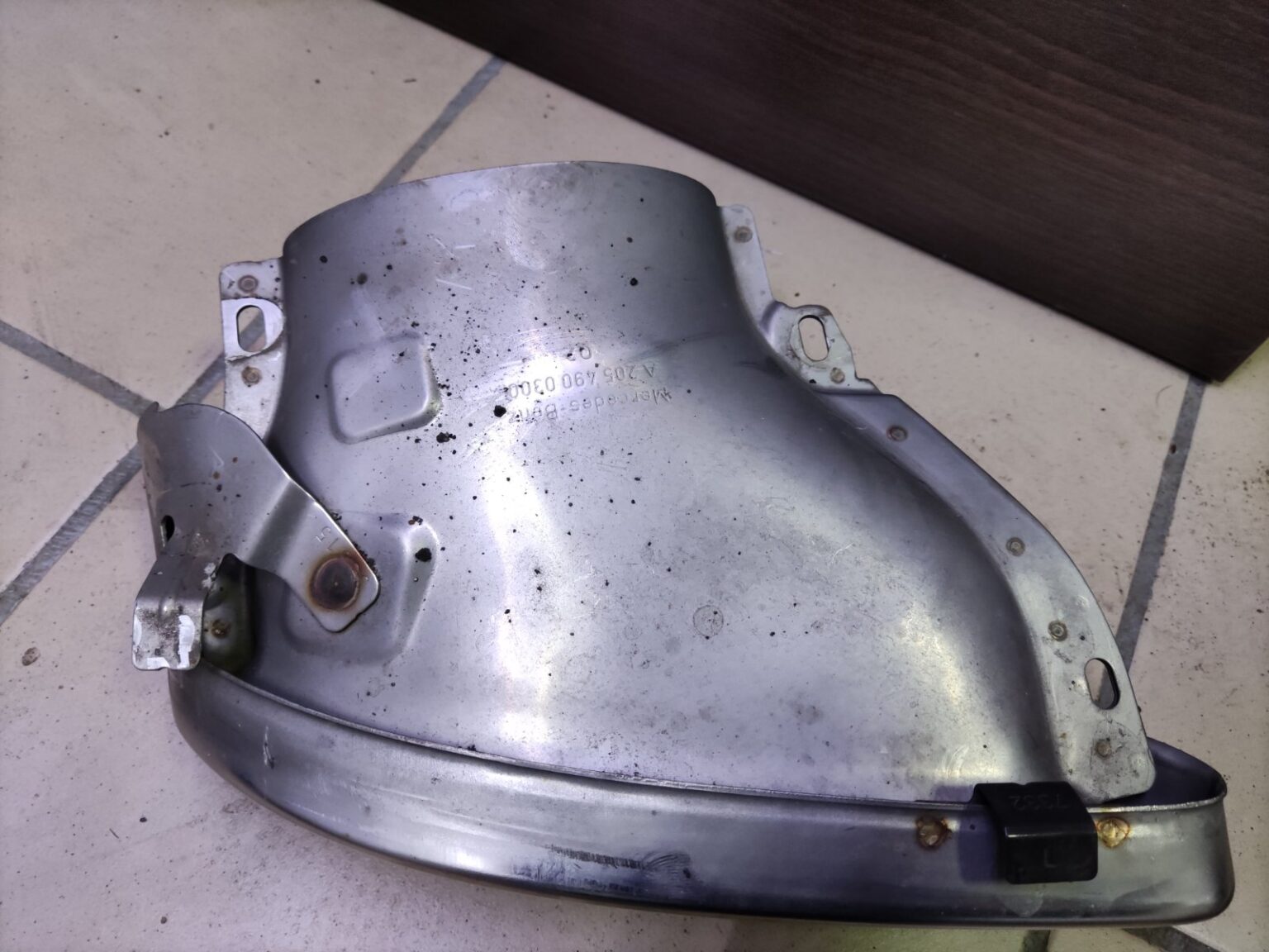 Mercedes Benz W205 išmetimo antgalis kairė pusės A2054900300 – Mercedes ...