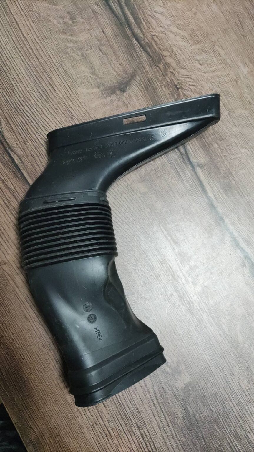 Mercedes Benz AMG oro kanalas A1770902482