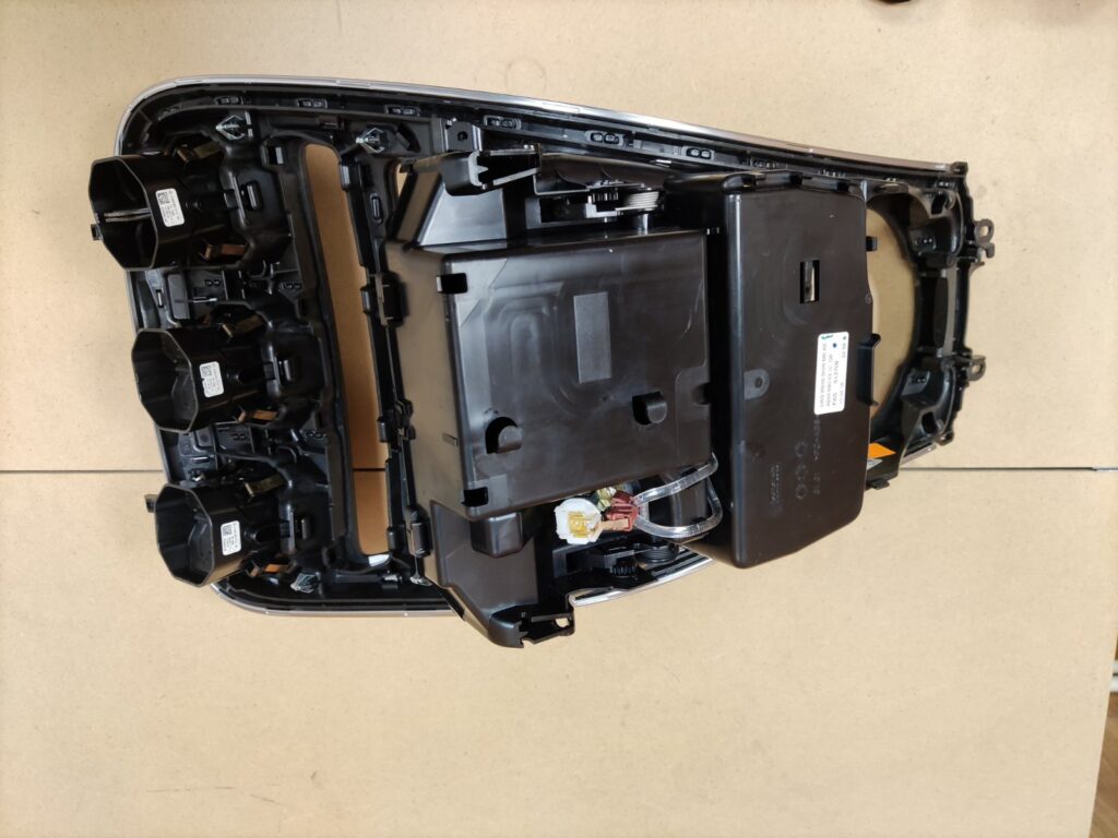 Mercedes Benz GLC centrinė apdaila A2536805802